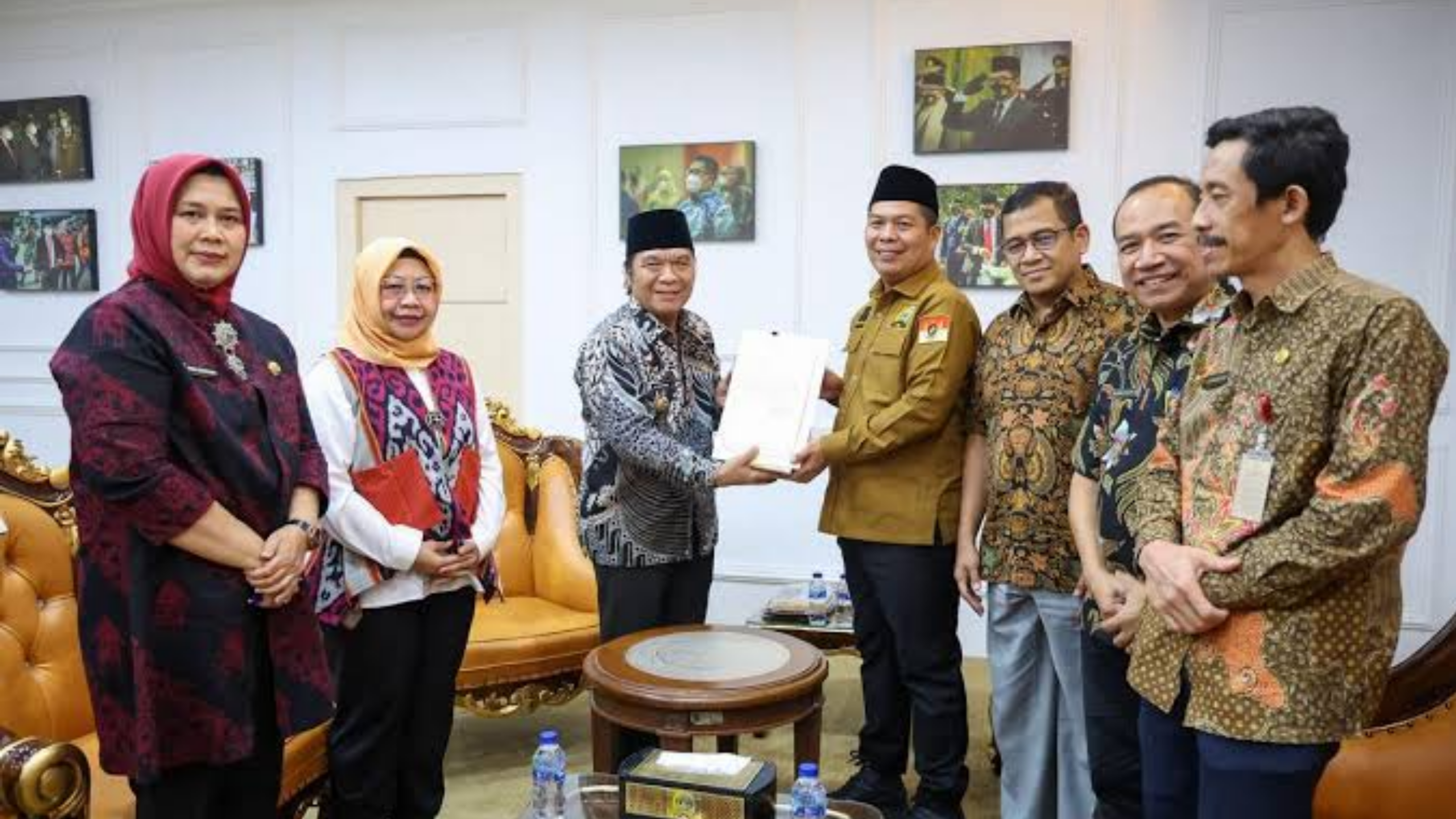 Al Muktabar Serahkan Dokumen KUA PPAS Provinsi Banten Tahun 2025 ...